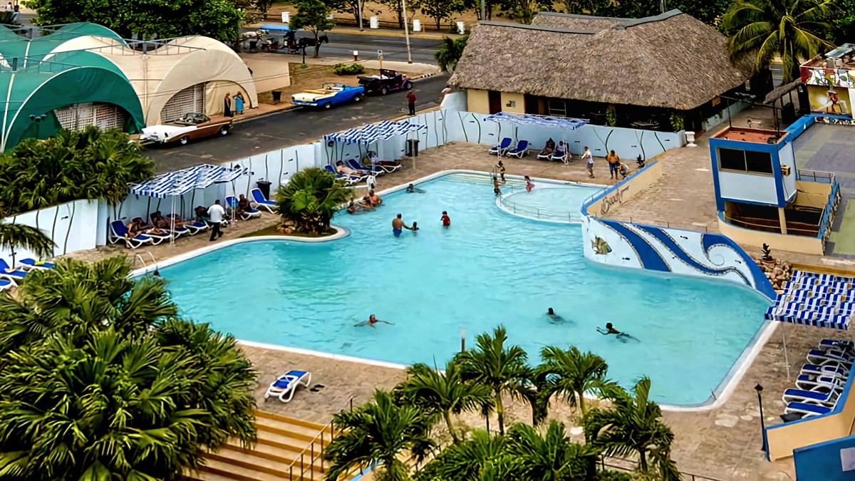 Cubanos critican oferta “económica” de hotel en Varadero, con piscina ...