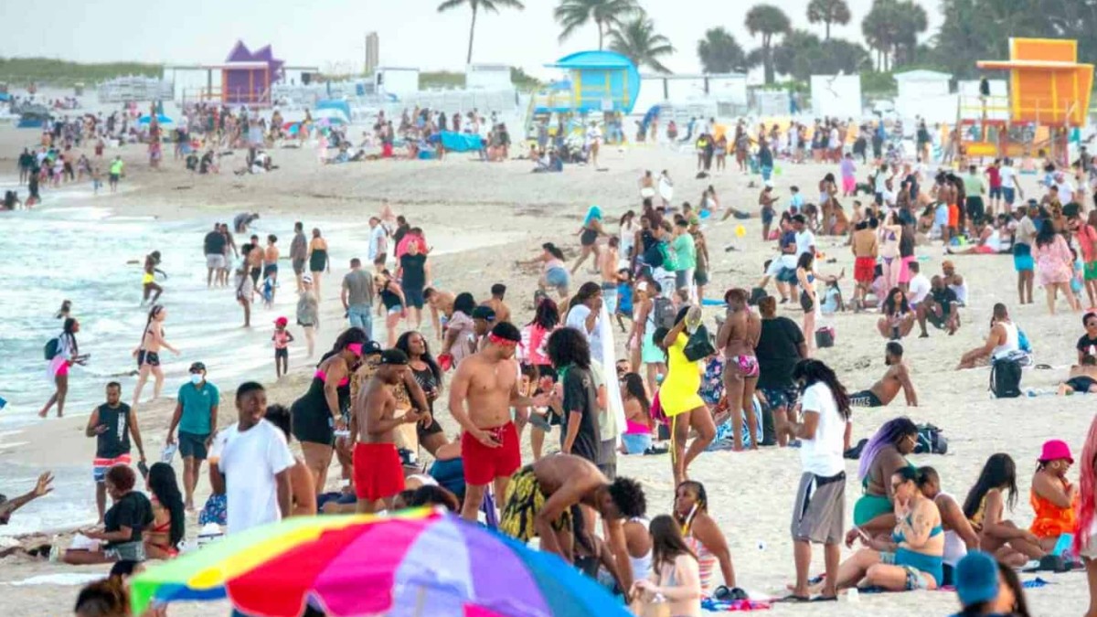 Florida reaches a record population of more than 23 million people